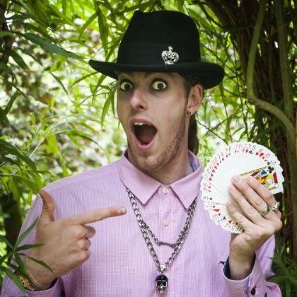 Close Up Magicians & Table Magicians | Hire UK Nationwide