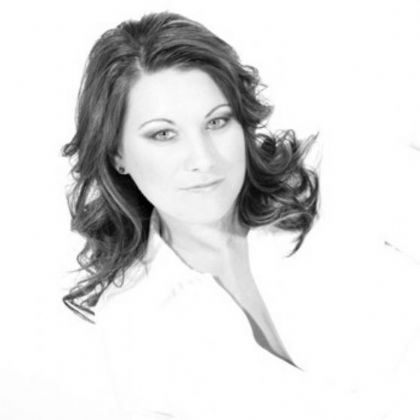 Hannah D - Fantastic Female Vocalist For All Events | Garston Entertainment