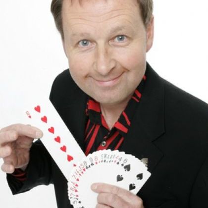 Close Up Magicians & Table Magicians | Hire UK Nationwide